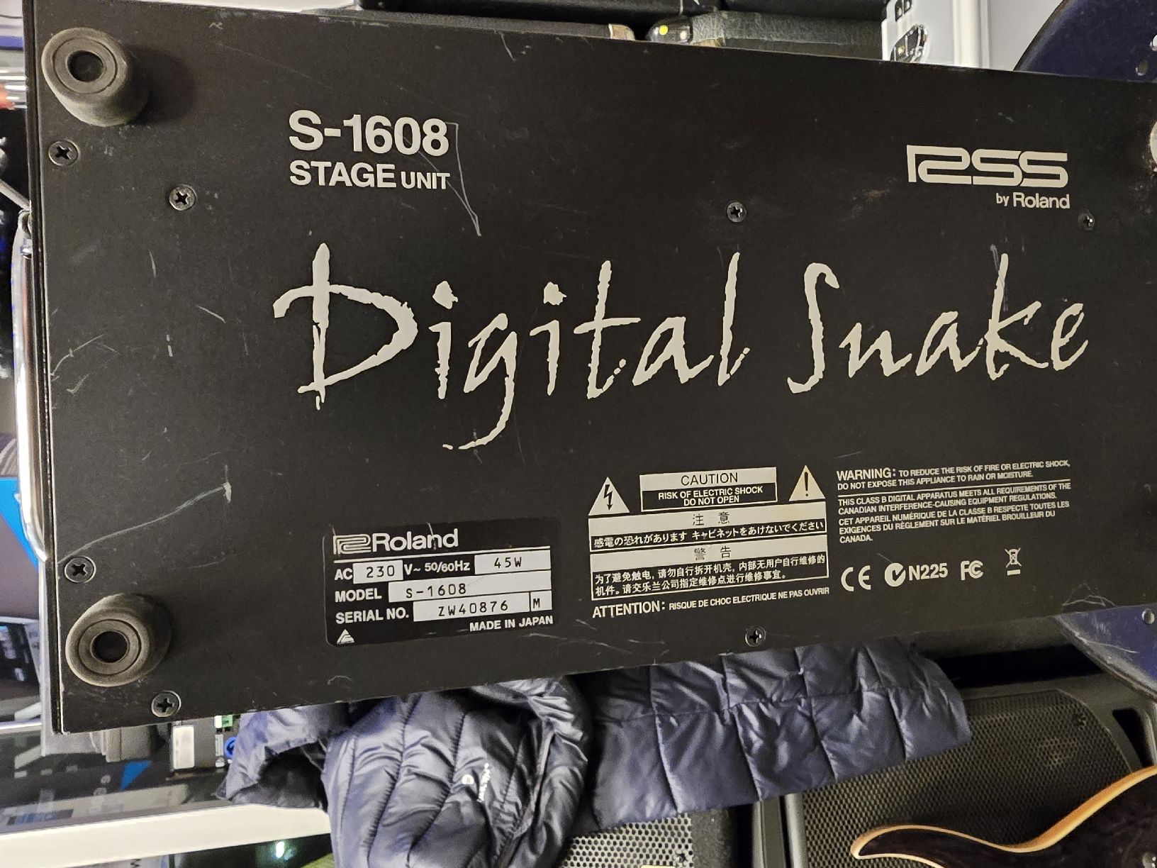 ROLAND S-1608 16 x 8 Stage Box (Gebraucht) in Zürich für CHF 349 – mit ...