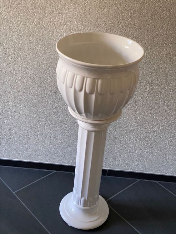Blumentopf Um Saule Herum