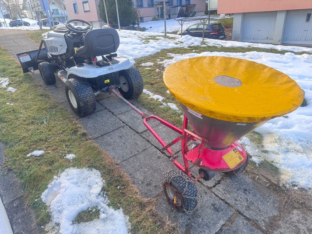Rasentraktor MTD, mit Schnepflug und mit Salzstreuer, (Gebraucht) in ...