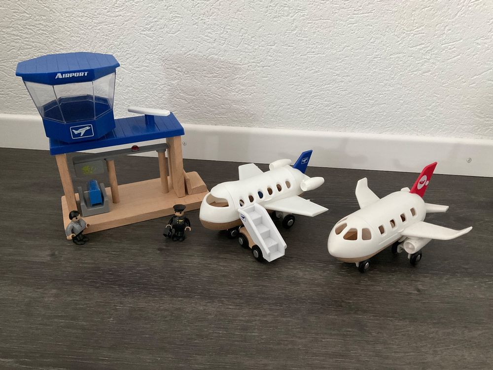 Brio Flughafen mit Kontrollturm und zwei Flugzeugen Airport (Gebraucht) in Kriens für CHF 40 ...