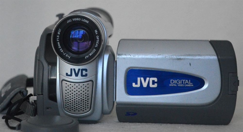 Camcorder / caméscope JVC GR-D31U MiniDV (Defekt) in Collonges für CHF 22 – mit Lieferung auf ...