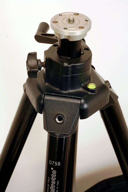 Manfrotto Profi-Kurbelstativ Tripod 075B + Tasche -Neuwertig | Kaufen auf Ricardo