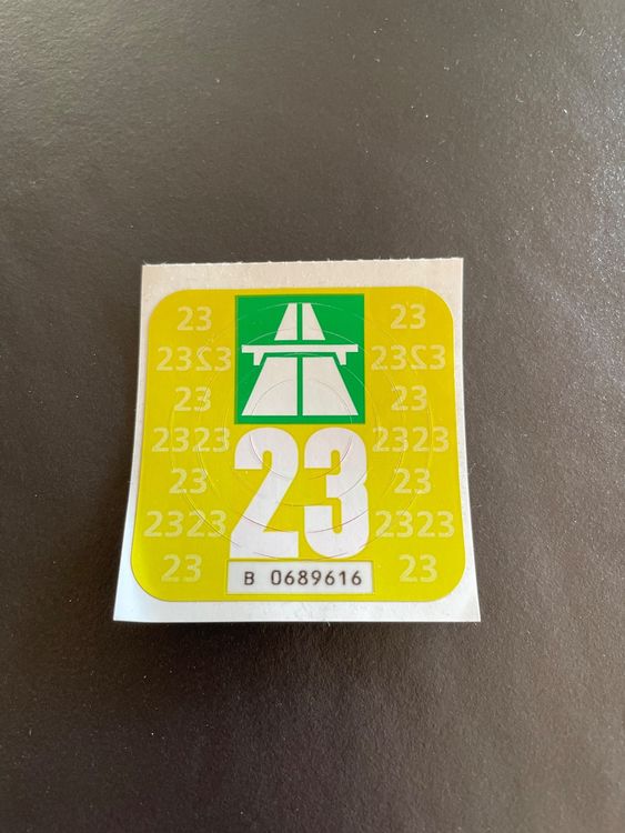 Autobahnvignette 2023 (Neu und originalverpackt) in Zeiningen für CHF 35 – mit Lieferung auf ...