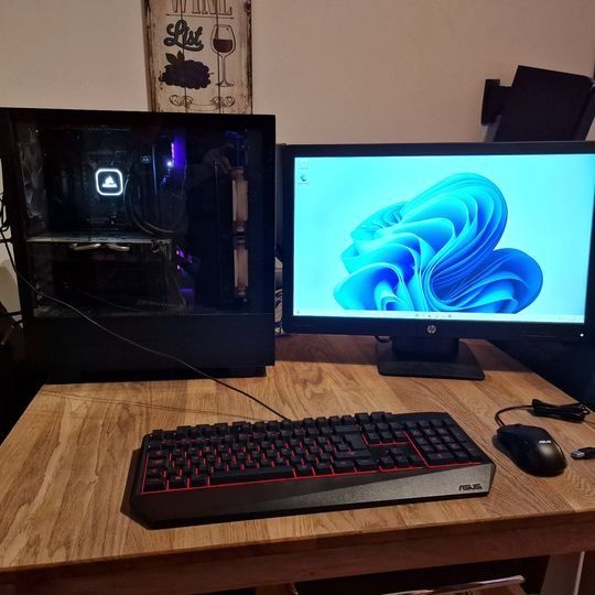 Gaming PC inkl. Monitor, Maus und Tastatur | Kaufen auf Ricardo