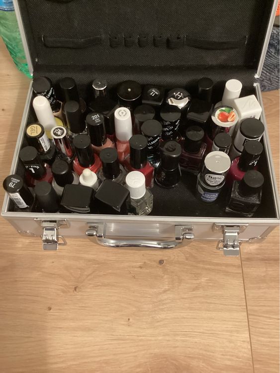 39 smalti unghie con valigetta (Usato) a Taverne per CHF 15 – con ...