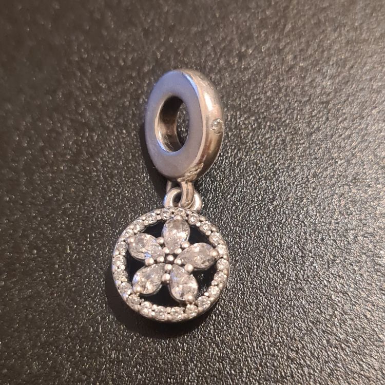 Charms-Anhänger Schneeflocke Pandora (Neu (gemäss Beschreibung)) in Anglikon für CHF 45 – mit ...