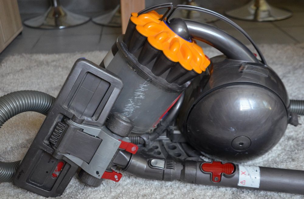 Dyson DC33 Staubsauger aspirateur (Gebraucht) in Collonges für CHF 115 ...