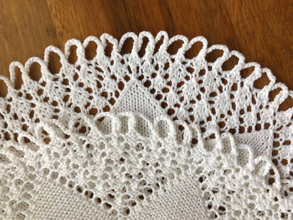 Spitzendeckchen Handarbeit gestrickt rund ca. 26 cm DM (Gebraucht) in ...