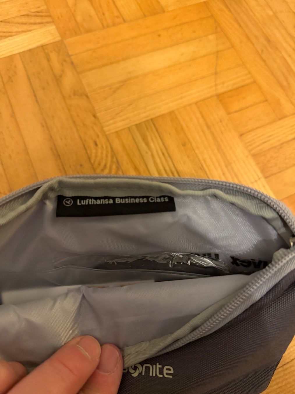 Samsonite Lufthansa Business Class Amenity Kit (Gebraucht) in bioggio ...