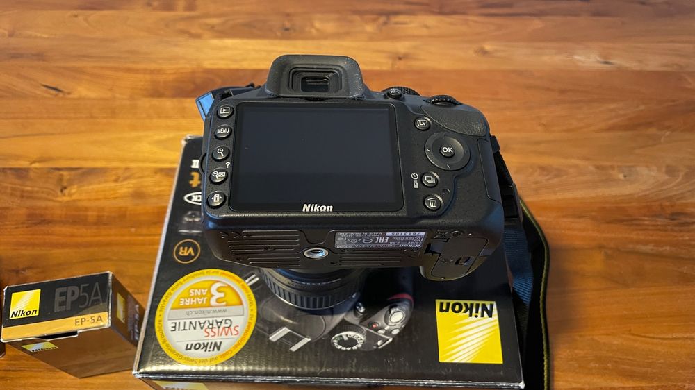 Nikon D3200 Kit 18-55mm plus Zubehör | Nur 1700 Auslösungen (Gebraucht ...