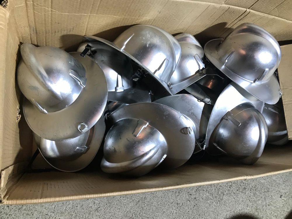 16 Feuerwehrhelme Partyhelme Guggemusig Kunststoffhelme (Gebraucht) in ...