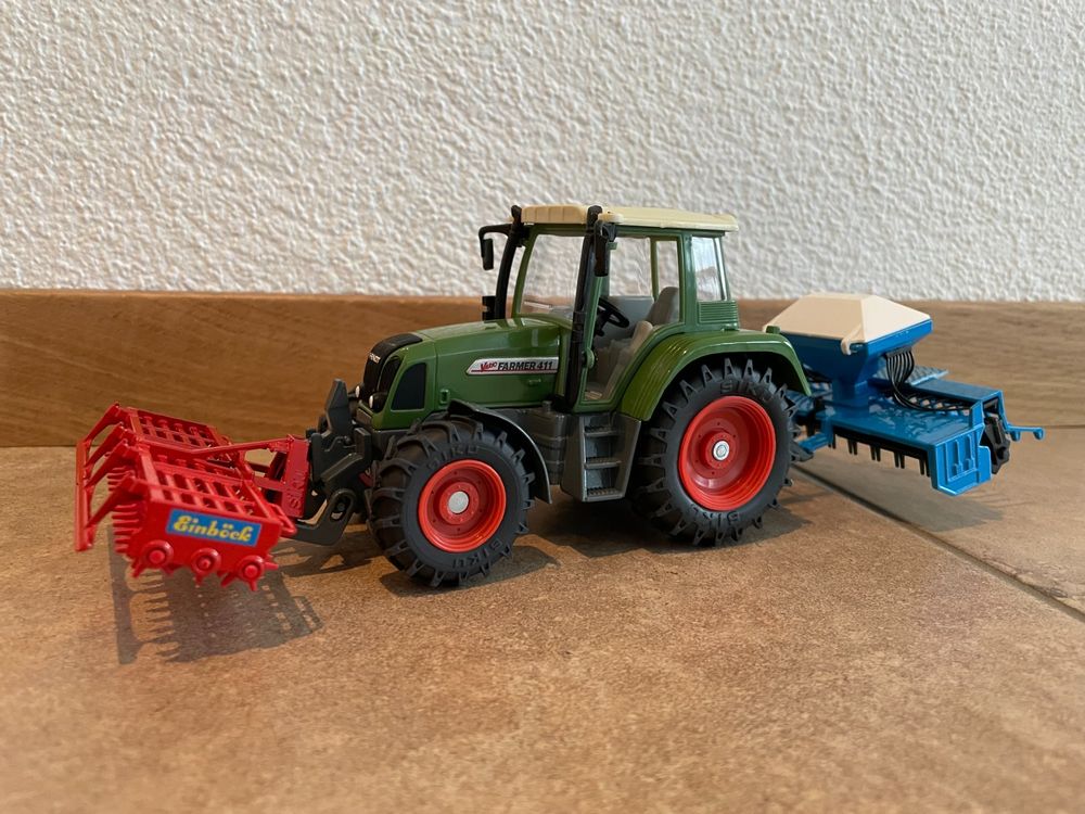 SIKU Fendt Farmer 411 mit Saatdrill und Frontsternwalze (Neu und ...