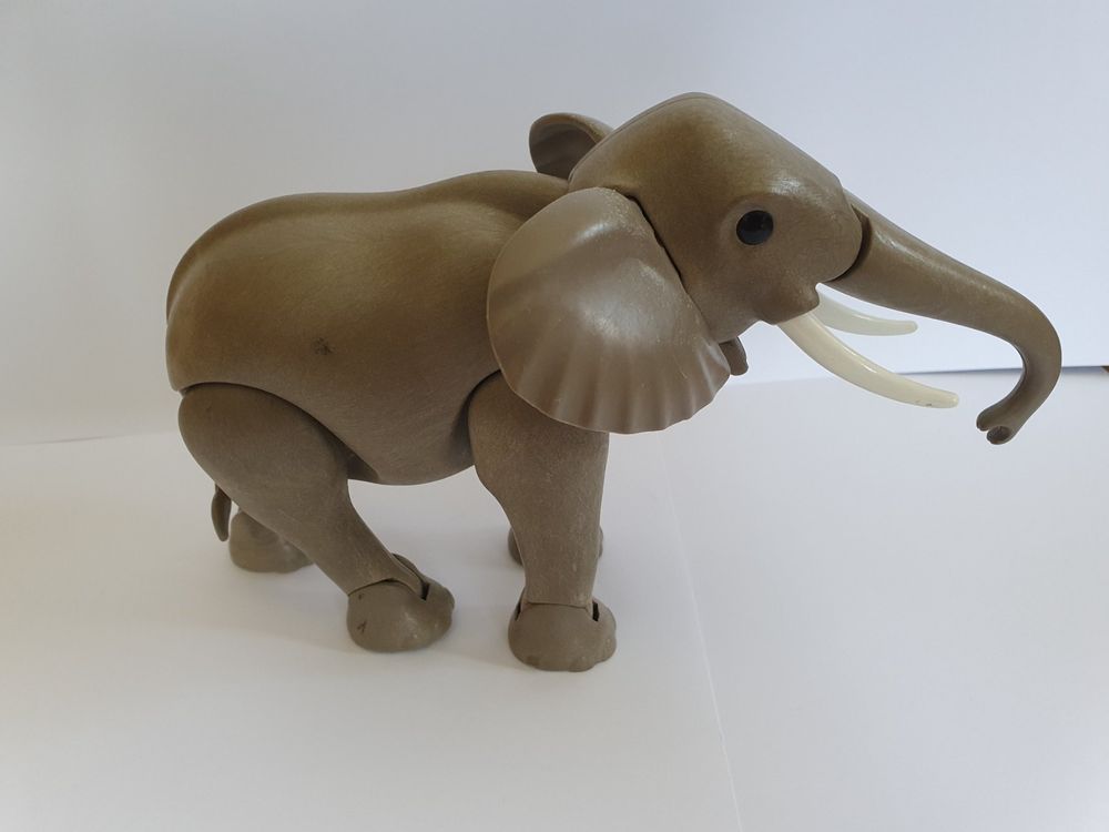 Playmobil grosser Elephant (Gebraucht) in Zürich für CHF 2 – mit ...