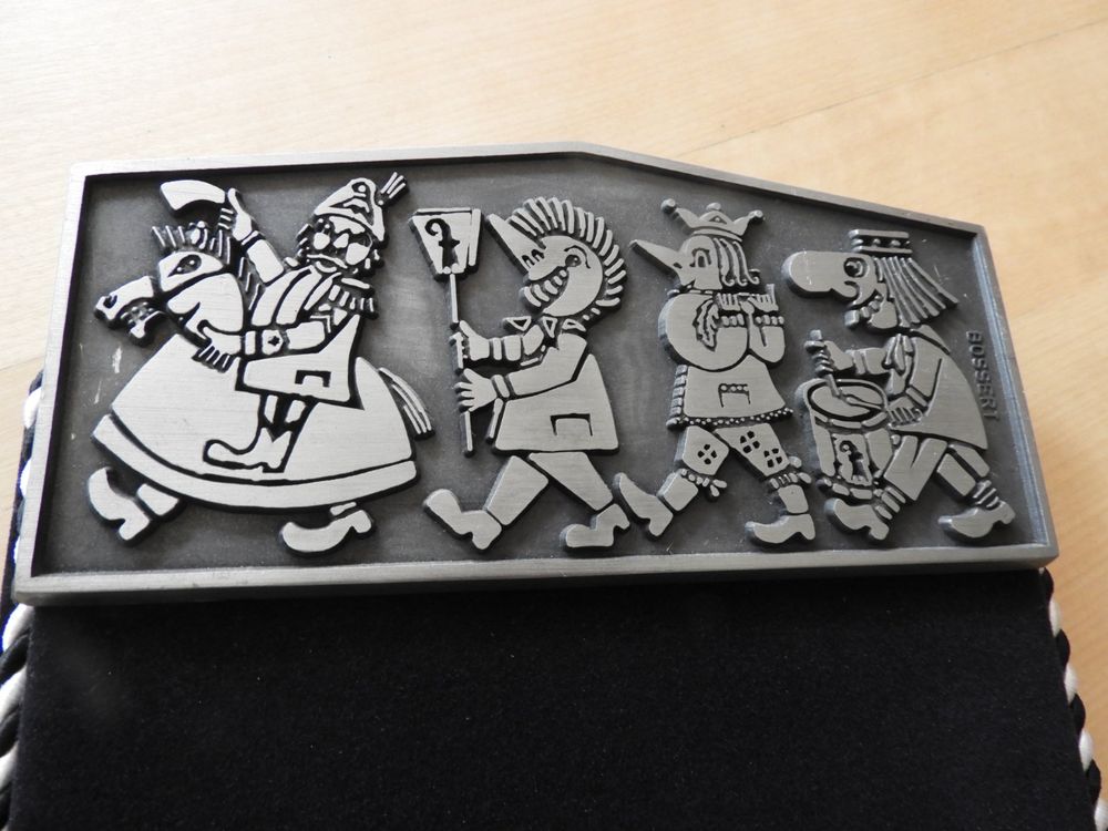 PLAKETTENBRETT MIT ZINNZÜGLI VON BOSSERT, 105 X 20 CM (Neu (gemäss ...