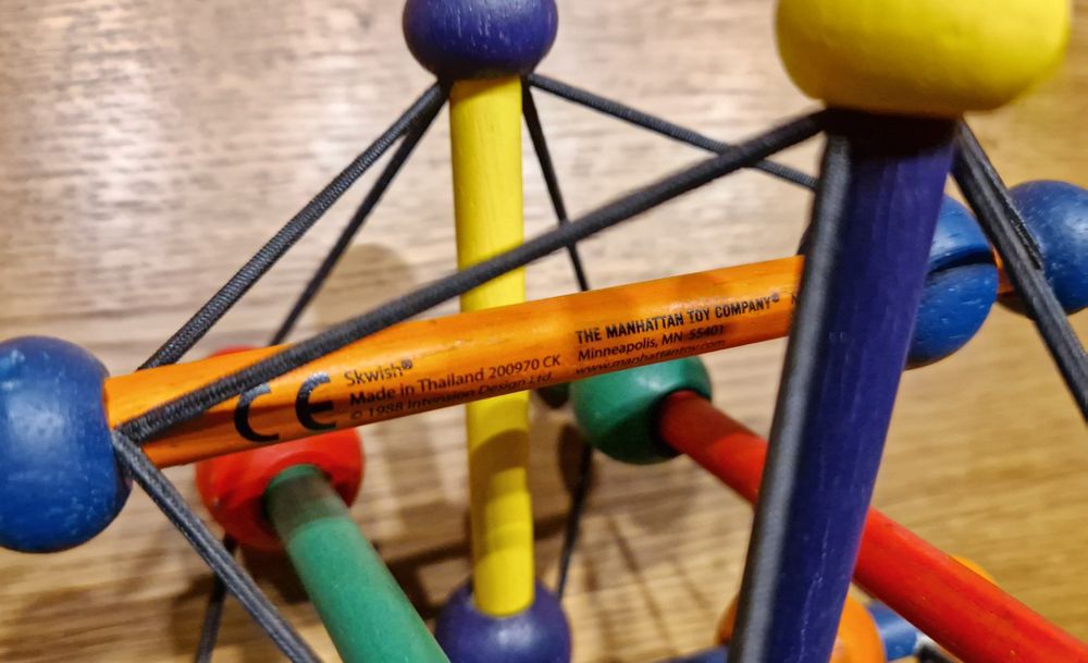 Manhattan Toy Skwish Greifling Holzspielzeug für Babys (Gebraucht) in ...