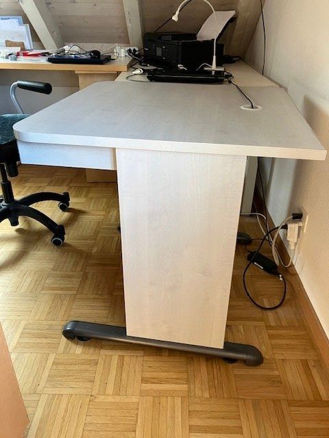 Computer-Tisch (Gebraucht) in Dietlikon für CHF 1 – nur Abholung auf ...