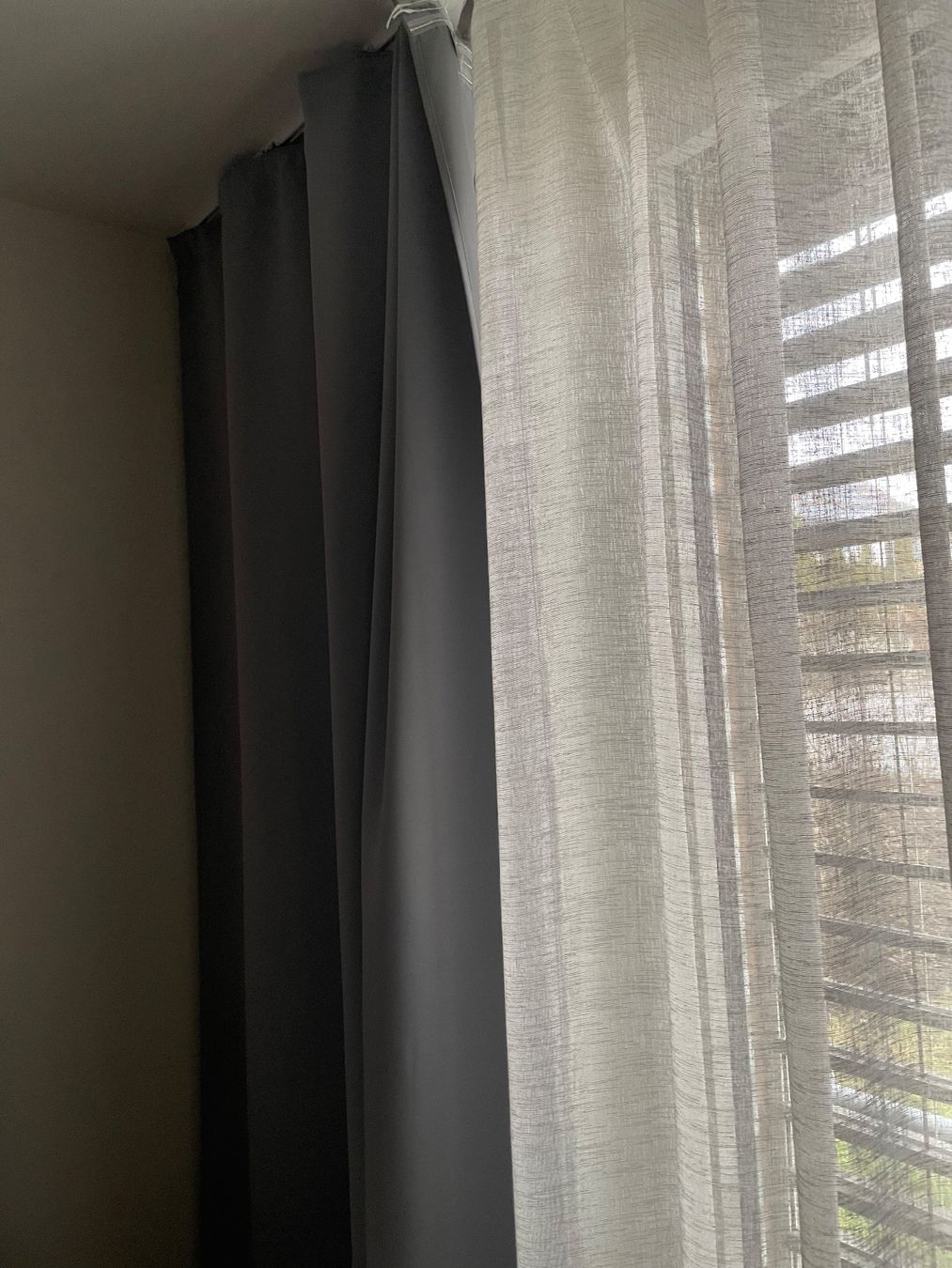 Rideaux gris (4 rideaux) (D'occasion) à Pieterlen pour CHF 10 – retrait ...