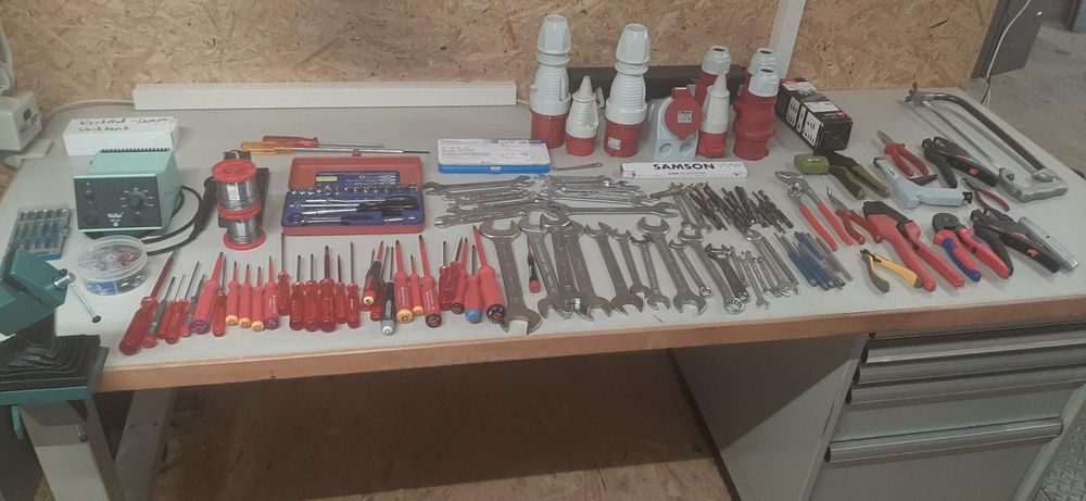 Lista Werkbank mit Schubladenstock und Werkzeug (Gebraucht) in Obermumpf für CHF 596 – nur ...