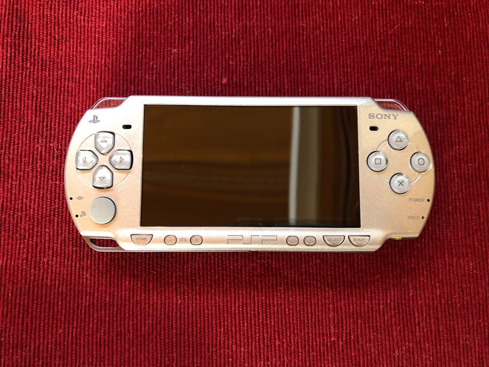 Sony PSP 2004 Konsole silbrig + Ladegerät + Etui (Gebraucht) in Thalwil ...