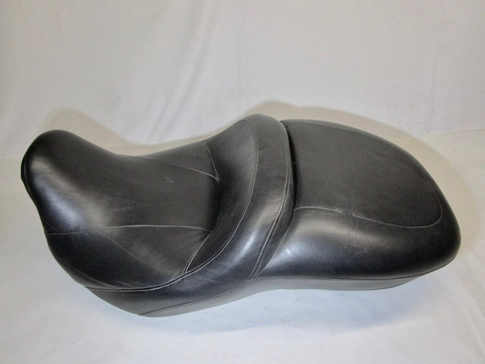 Harley Touringsattel 52000033 (Defekt) in Trimmis für CHF 80 – mit ...