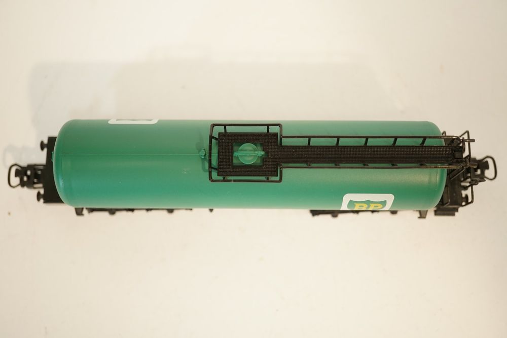 8∂ Märklin 4653 DB Tankwagen 4-achsig BP grün (Gebraucht) in Uetendorf für CHF 15 – mit ...