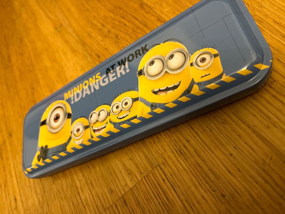Minions at Work Danger Box Etui (Gebraucht) in Zürich für CHF 2 – mit ...