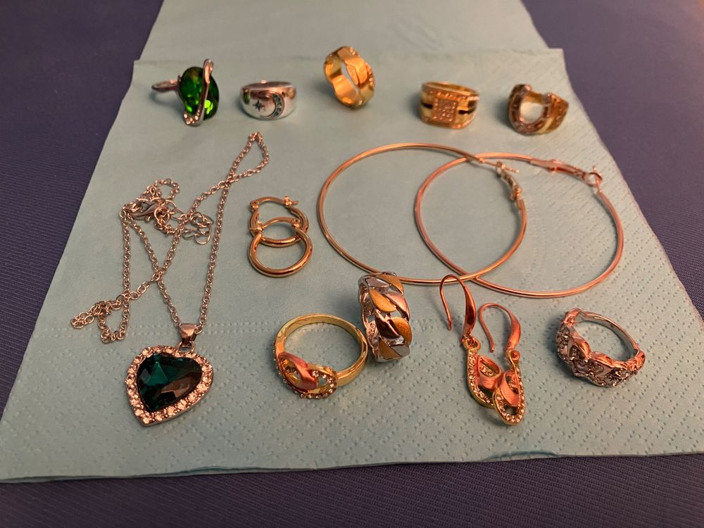 Schmuck Lot 12-teilig, für den Flohmarkt, Ketten, Ringe usw. (Neu ...