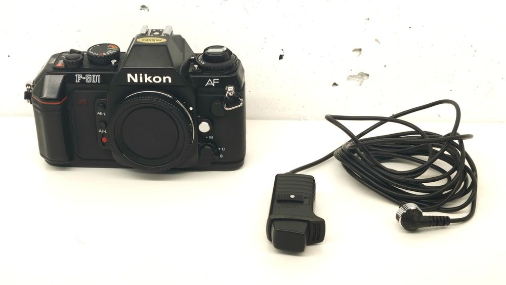 Nikon F-501 analog Kamera mit Fernauslöser MC-12A (Gebraucht) in Abtwil ...