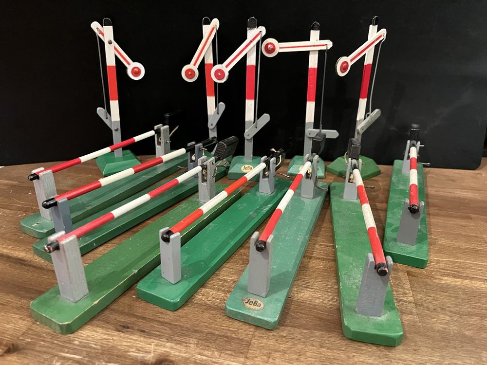 Spur 0 JEBA Bahnübergänge Flügelsignale 12 Teile Lot | Kaufen auf Ricardo