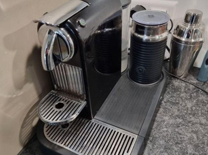 Nespresso Kaffeemaschine mit Milchschäumer (Gebraucht) in Oberburg für CHF 51 – mit Lieferung ...