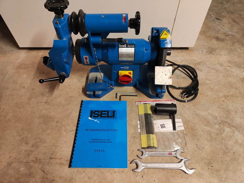 Neuwertige Iseli Stechbeitel Schärfmaschine ab Service (Gebraucht) in ...
