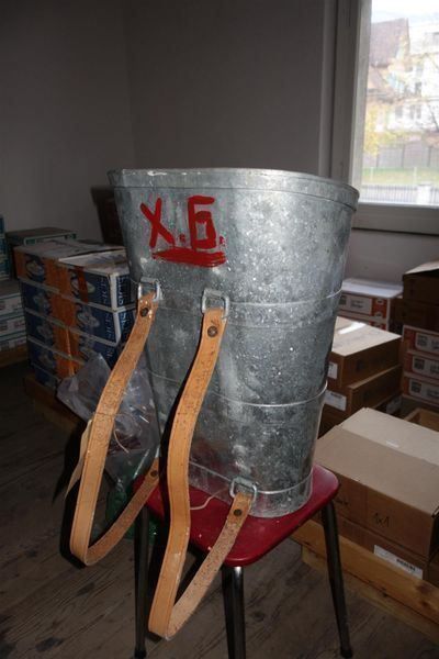 Rückentragebehälter 35 Liter aus Blech (Gebraucht) in Wilen b. Wollerau ...