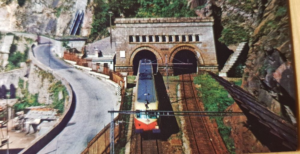 ISELLE - entrée du tunnel du Simplon - rame TEE de la FS (Neu (gemäss Beschreibung)) in St ...