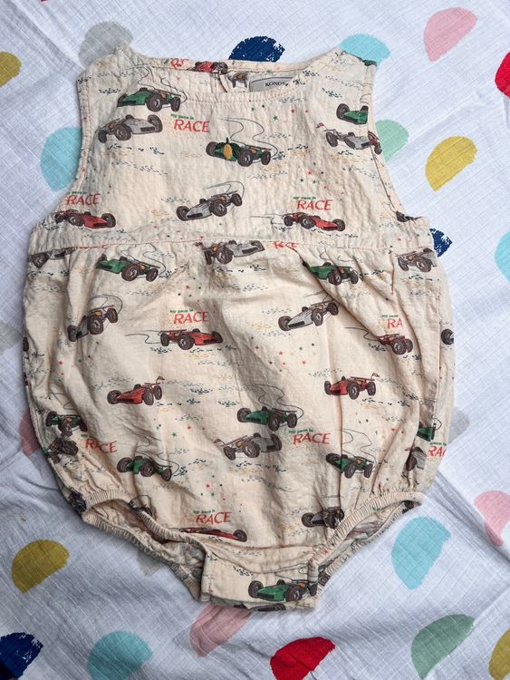 Konges Sløjd Baby Strampler – 12 Monate, Beige mit Autos (Gebraucht) in ...