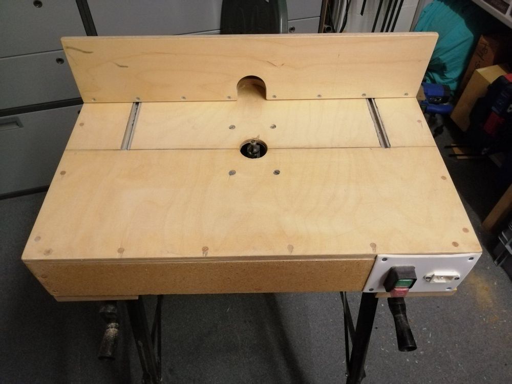 Frästisch mit Bosch Oberfräse (Gebraucht) in Volketswil für CHF 57 ...