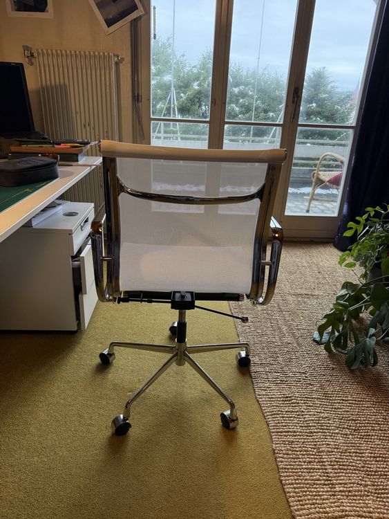 Used Office Chair - Chrome Frame and White Mesh Seat! (Gebraucht) in ...