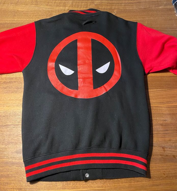 Marvel Deadpool College Jacke (Gebraucht) in Wagen für CHF 20 – mit Lieferung auf Ricardo kaufen