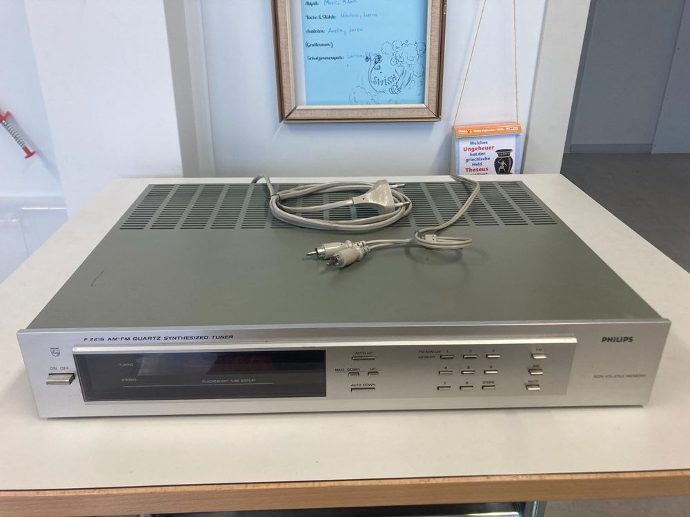 Philips F2216 AM/FM Quartz Synthesizer Tuner - Vintage! (Defekt) in ...