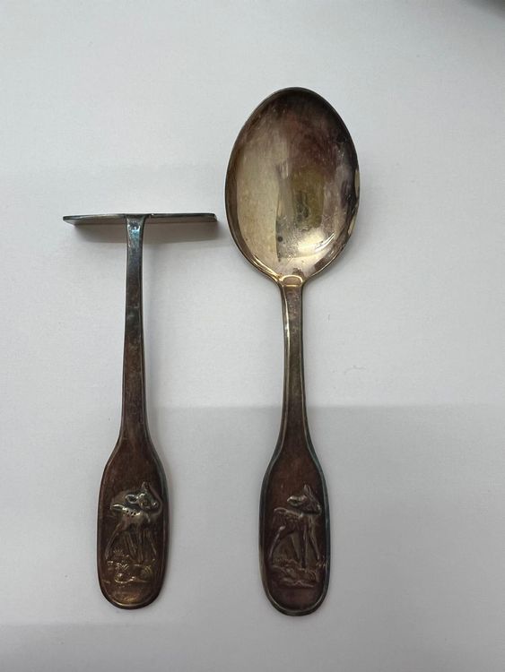 Silberbesteck für Kinder: Löffel & Gabel mit Rehmotiv (Gebraucht) in Hölstein für CHF 1 – mit ...