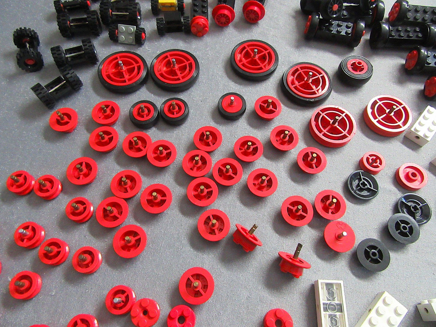 Lego • diverse Achs-Steine • Räder und Felgen • über 550 g (Gebraucht ...