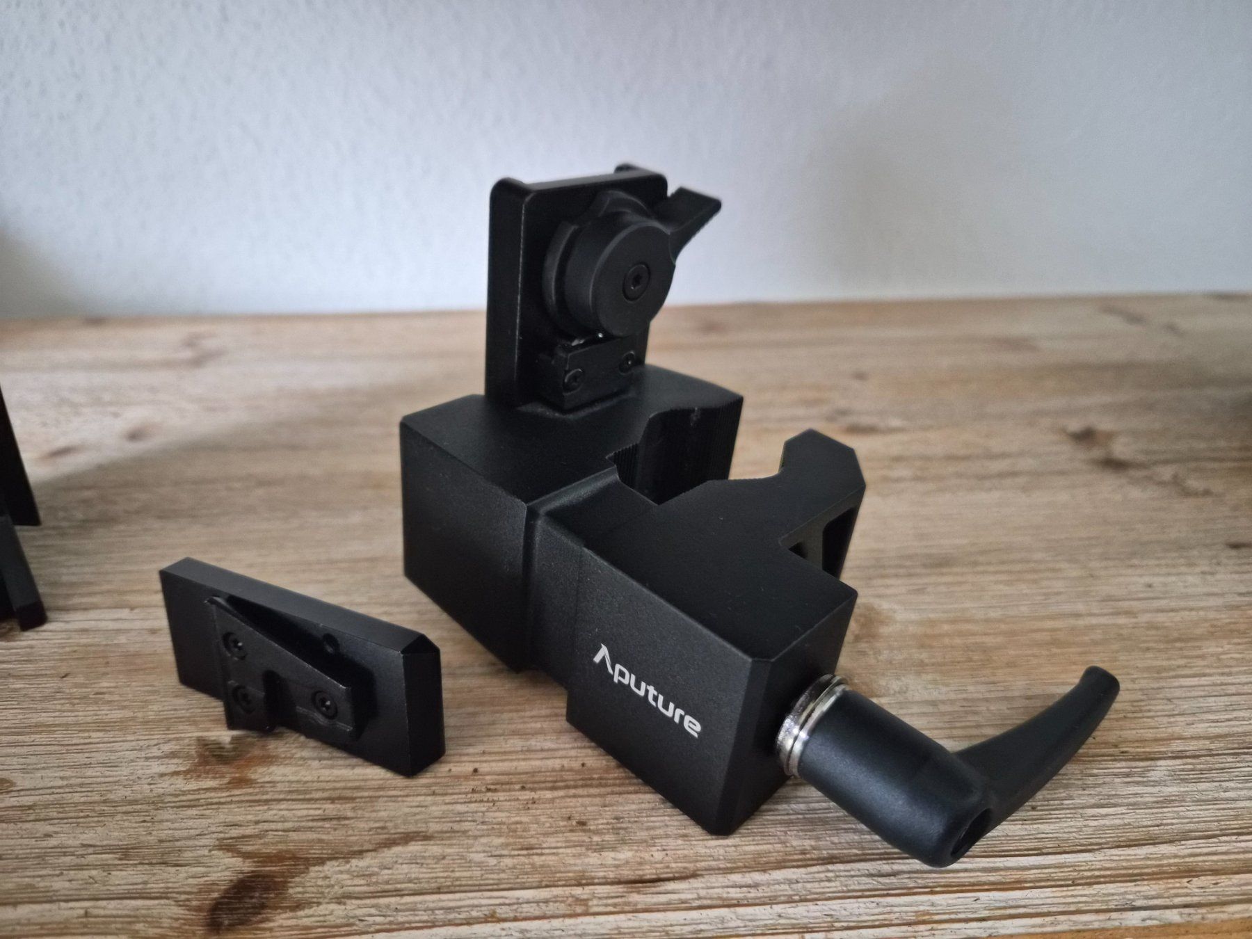 Aputure 2-Bay Battery Power Station (V-Mount) (Gebraucht) in ...