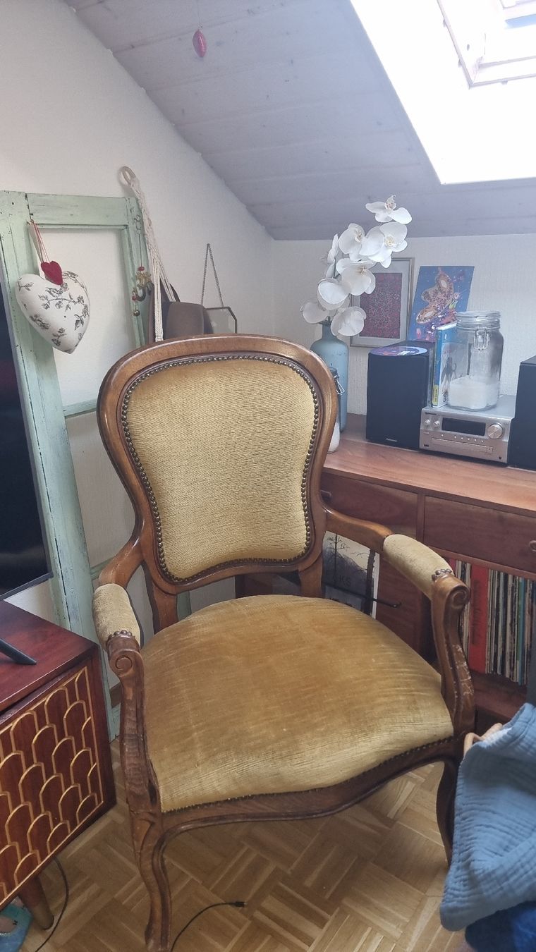 fauteuil ancien, charme et élégance moutarde (Gebraucht) in Vevey für ...