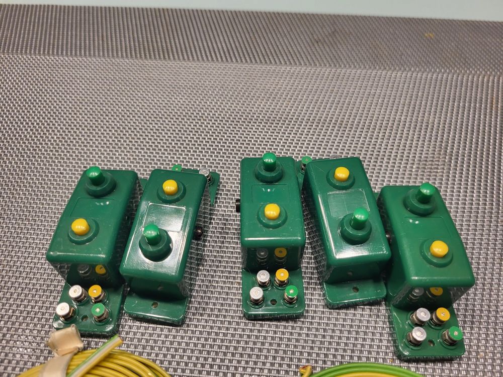 Trix 5x Schaltpulte 2x Kabel DC N Spur (Gebraucht) in Pfäffikon SZ für ...