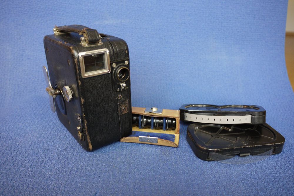 Pathe-Baby: Historische Filmkamera mit Filmen und Linsen | Kaufen auf ...