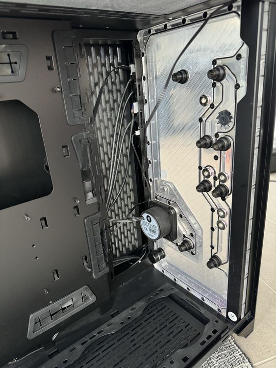 Lian Li O11 Dynamic XL / EKWB Distro Plate | Kaufen auf Ricardo