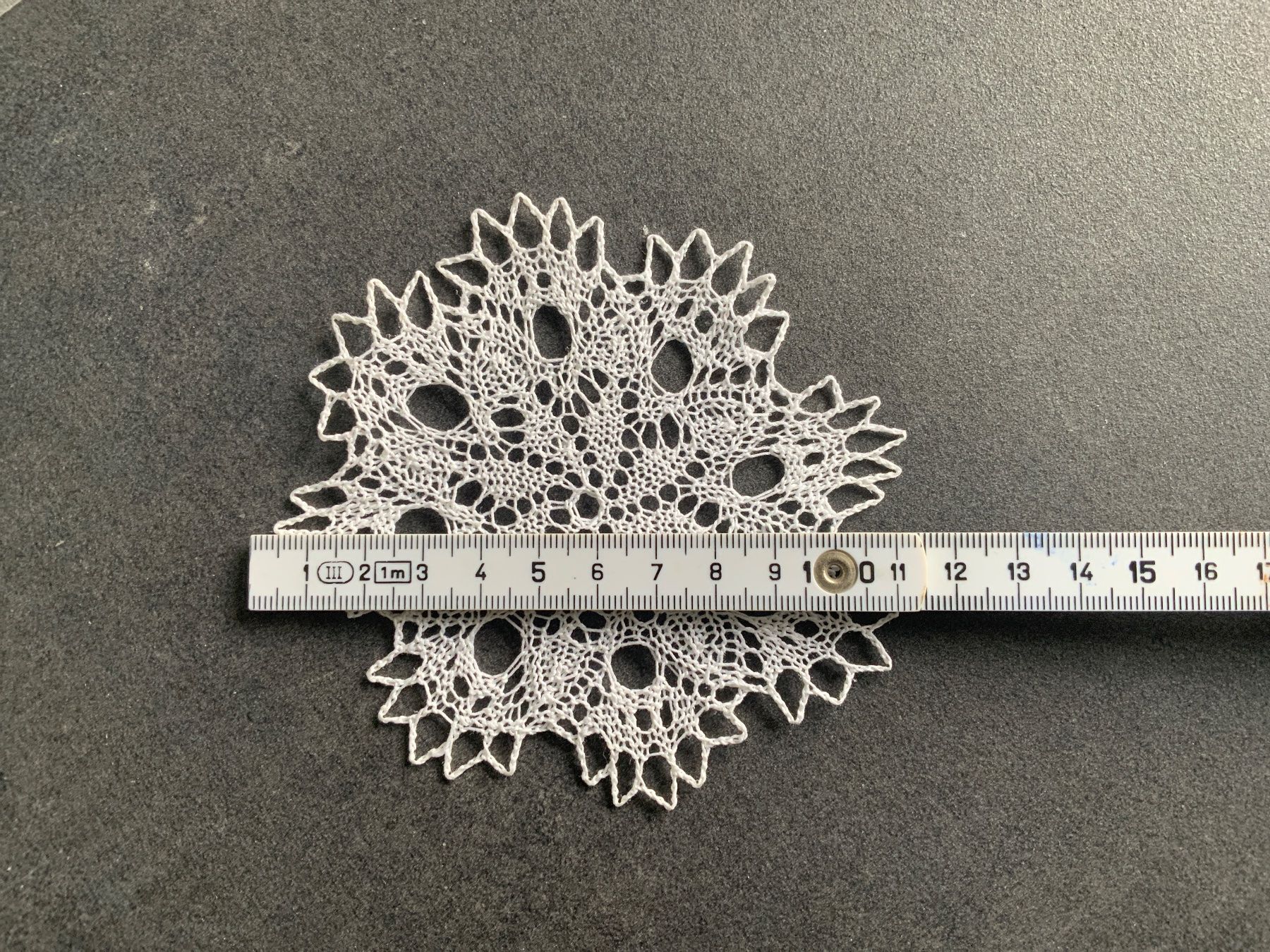 Weihnachtliche Häkeldeckchen, Handarbeit, Ø 11 cm, Neu (Gebraucht) in ...