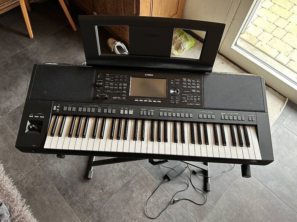 Keyboard Yamaha PSR-SX720 (Gebraucht) in Schafisheim für CHF 900 – nur Abholung auf Ricardo kaufen