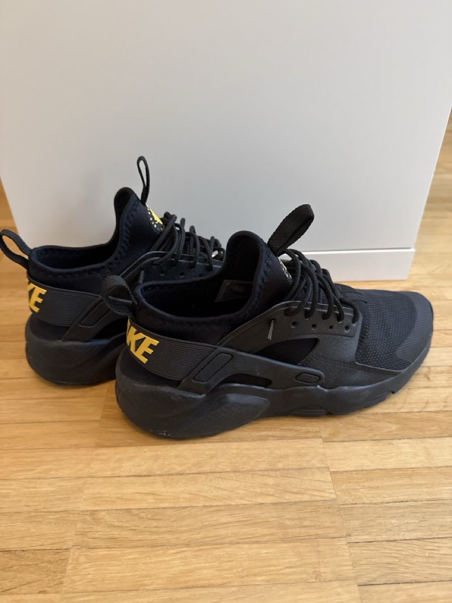 Nike Huarache Run (GS) Schwarz Gr. 38.5 Top Zustand! (Gebraucht) in ...