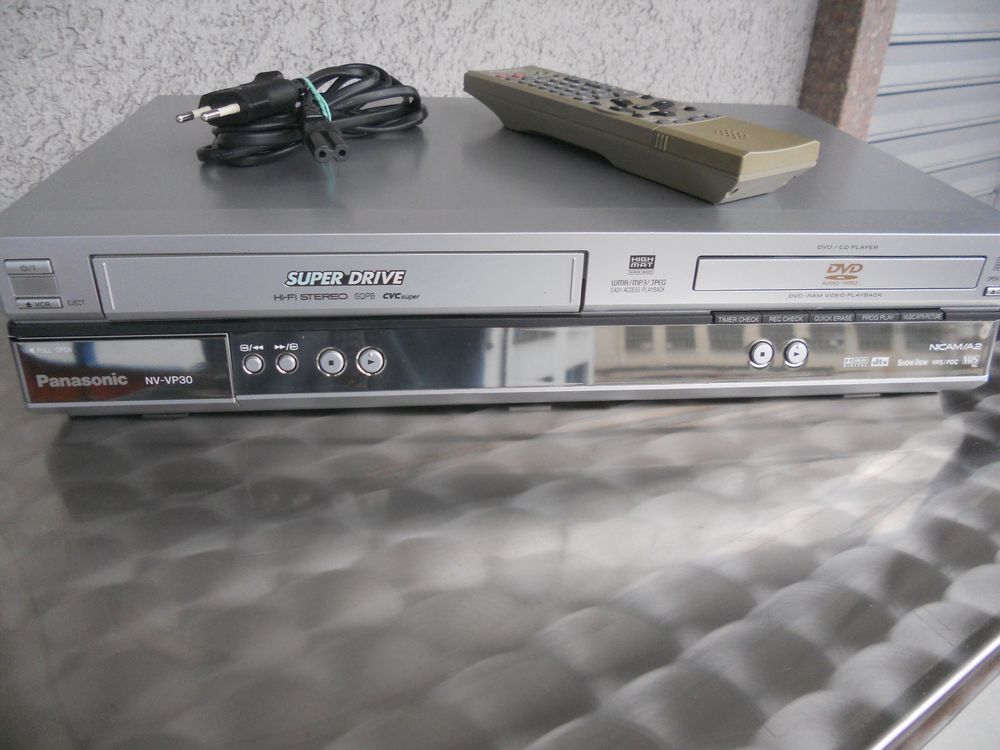 PANASONIC Kombigerät Video VHS und DVD | Kaufen auf Ricardo