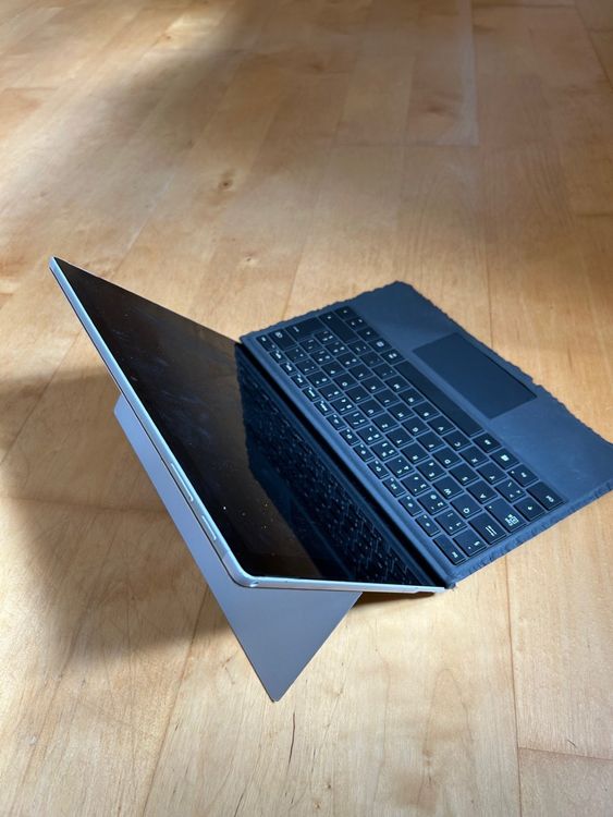 Surface Pro (5th Gen) - 8GB, Intel i7 | Kaufen auf Ricardo